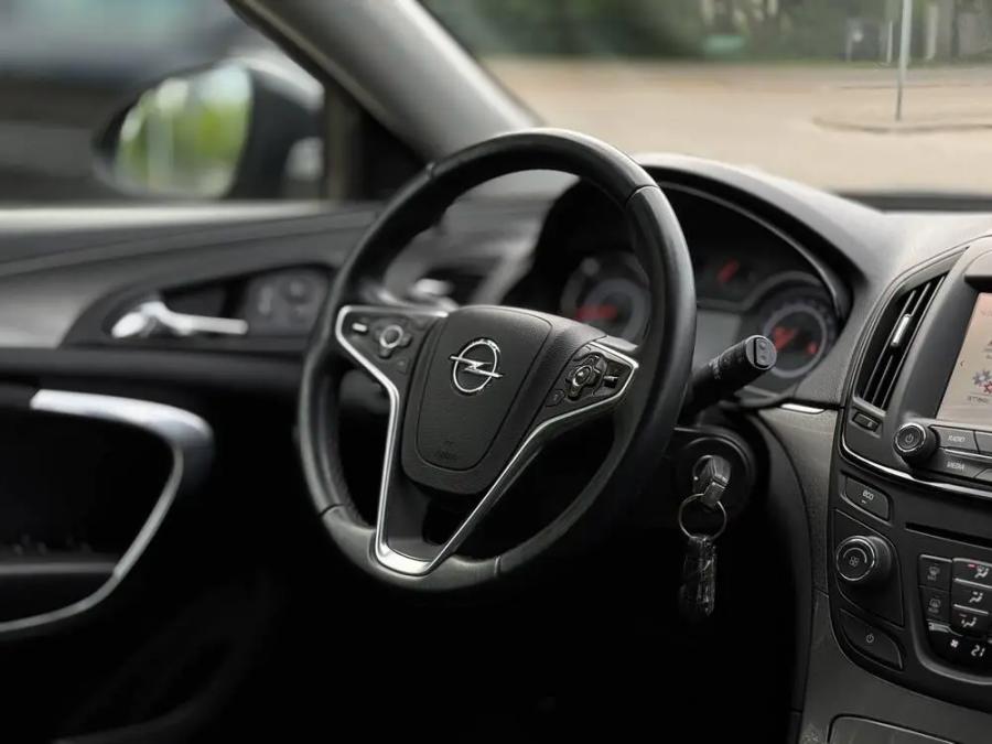 Grey Opel Insignia 2014 in Jurmala, with an engine capacity of 2.00 L and mileage of 312 thousand km for 4990 €, photo 14 on AUTOMOTO.COM.LV