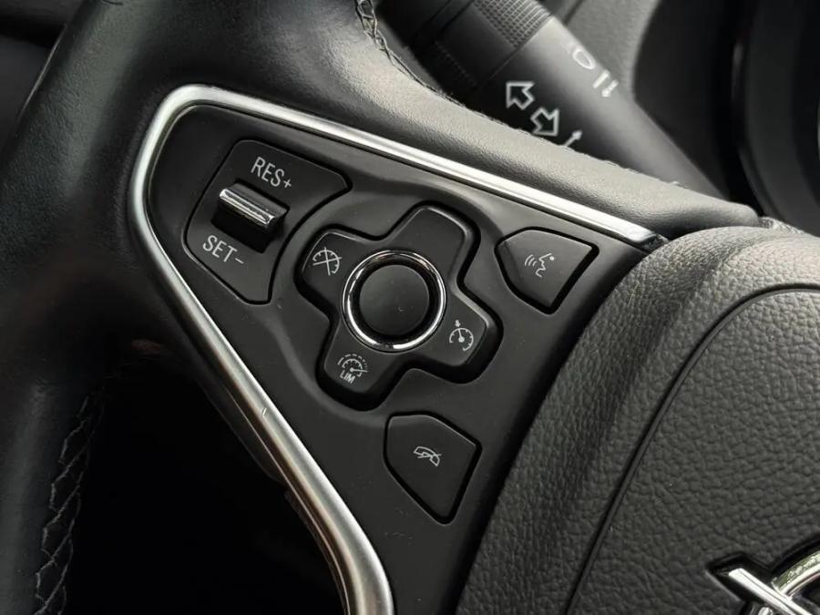 Grey Opel Insignia 2014 in Jurmala, with an engine capacity of 2.00 L and mileage of 312 thousand km for 4990 €, photo 17 on AUTOMOTO.COM.LV