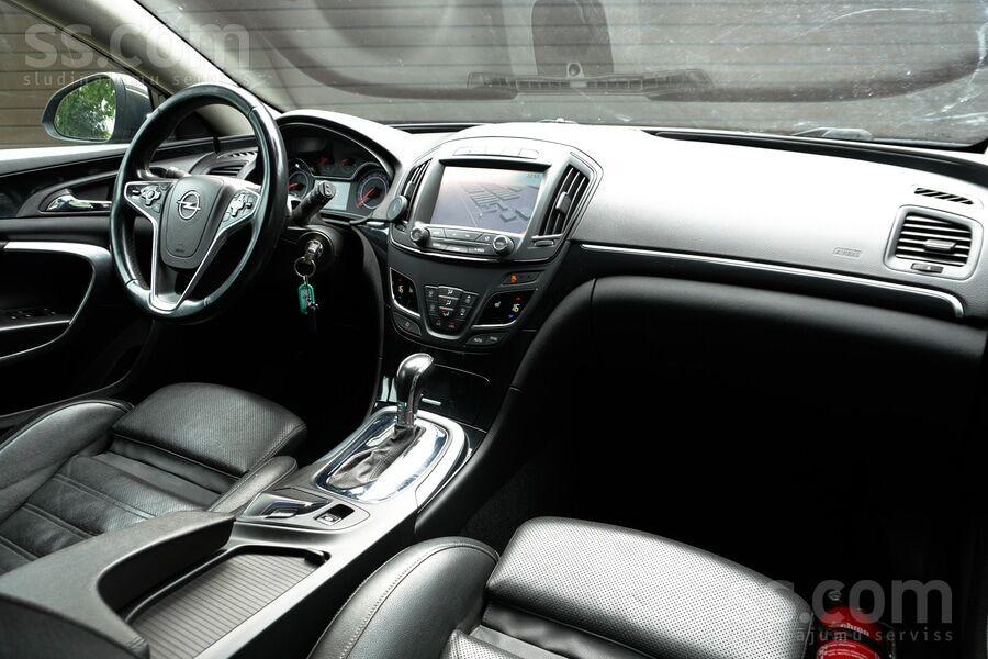 Grey Opel Insignia 2014 in Riga, with an engine capacity of 1.60 L and mileage of 234 thousand km for 5990 €, photo 6 on AUTOMOTO.COM.LV
