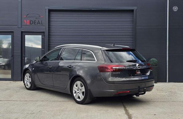 Grey Opel Insignia 2014 in Utena, with an engine capacity of 1.96 L and mileage of 280 thousand km for 3950 €, photo 5 on AUTOMOTO.COM.LV