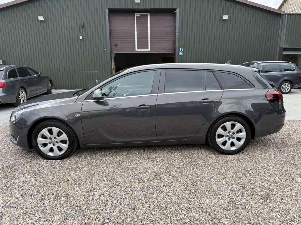 Grey Opel Insignia 2014 in Kaunas, with an engine capacity of 1.96 L and mileage of 226 thousand km for 4200 €, photo 5 on AUTOMOTO.COM.LV