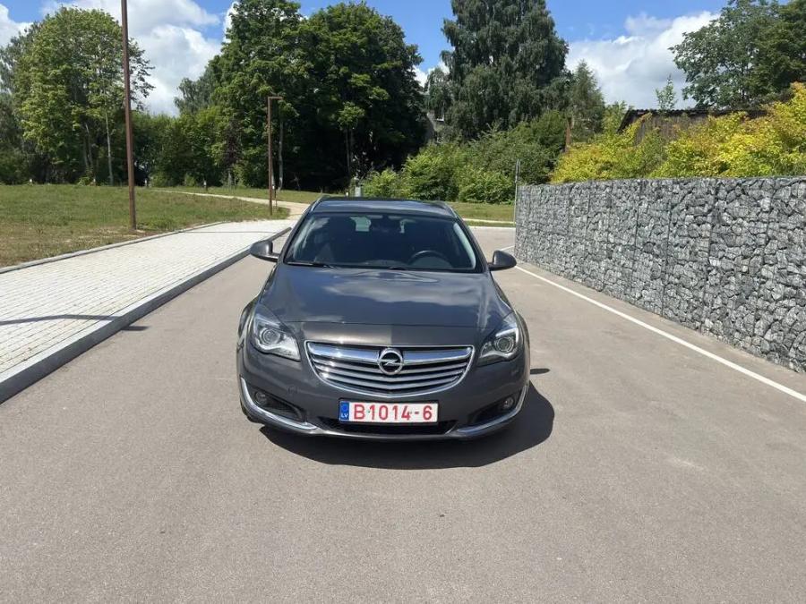 Grey Opel Insignia 2014 in Rezekne, with an engine capacity of 2.00 L and mileage of 281 thousand km for 5900 €, photo 3 on AUTOMOTO.COM.LV