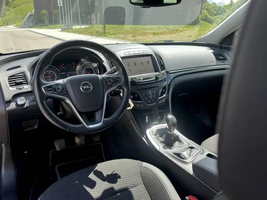 Grey Opel Insignia 2014 in Rezekne, with an engine capacity of 2.00 L and mileage of 281 thousand km for 5900 €, photo 13 on AUTOMOTO.COM.LV