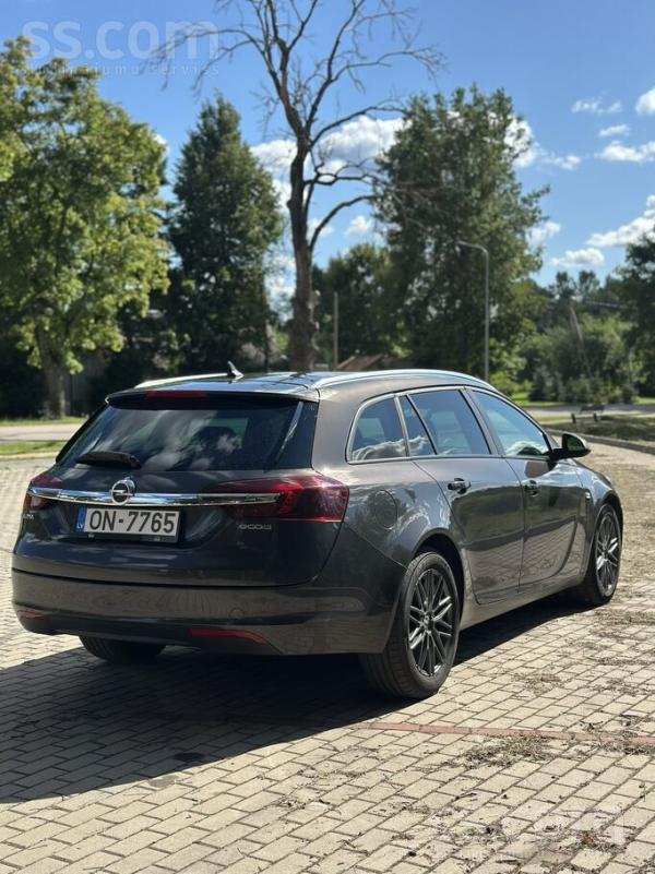 Grey Opel Insignia 2014 in Rezekne, with an engine capacity of 2.00 L and mileage of 250 thousand km for 5299 €, photo 4 on AUTOMOTO.COM.LV