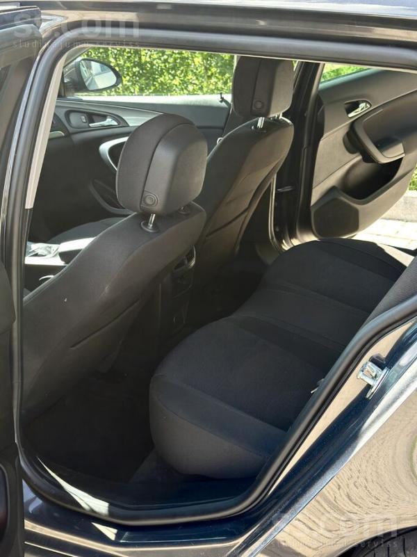 Grey Opel Insignia 2014 in Rezekne, with an engine capacity of 2.00 L and mileage of 250 thousand km for 5299 €, photo 7 on AUTOMOTO.COM.LV