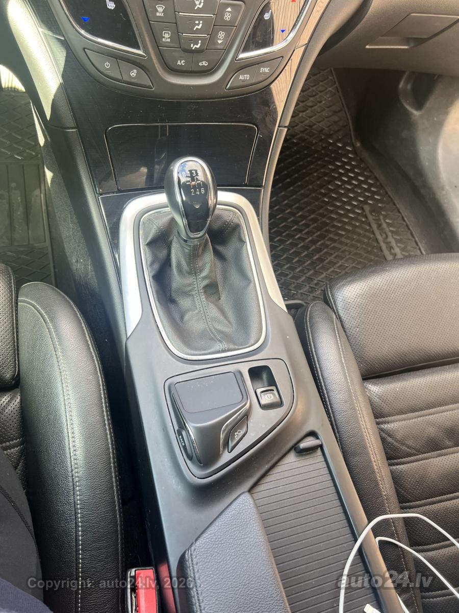 Grey Opel Insignia 2014 in Tallinn, with an engine capacity of 2.00 L and mileage of 215 thousand km for 5900 €, photo 8 on AUTOMOTO.COM.LV