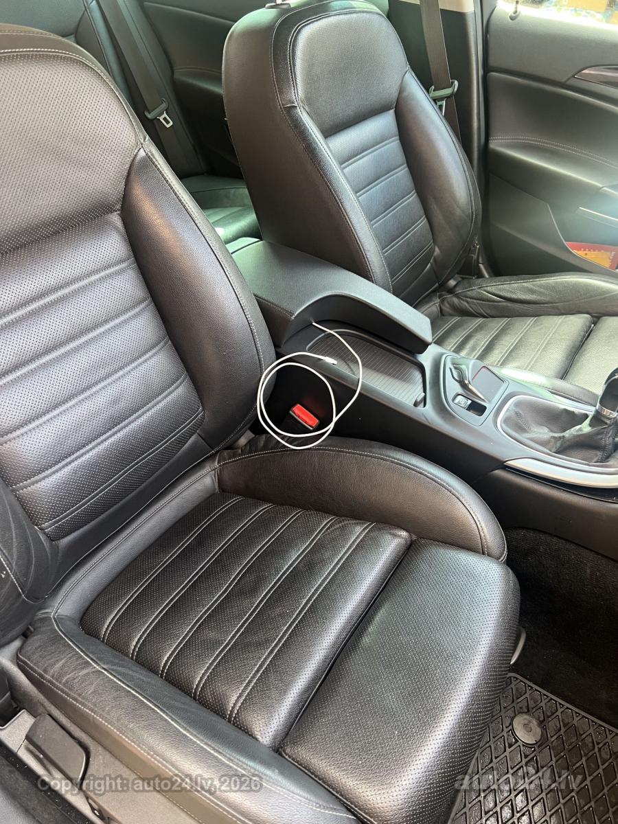 Grey Opel Insignia 2014 in Tallinn, with an engine capacity of 2.00 L and mileage of 215 thousand km for 5900 €, photo 9 on AUTOMOTO.COM.LV