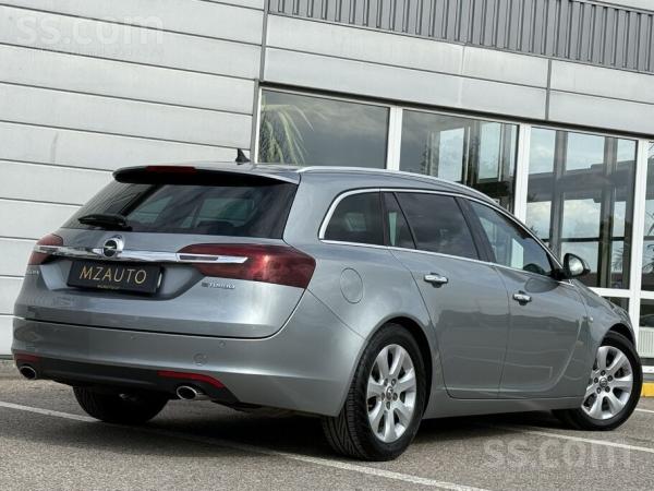 Grey Opel Insignia 2015 in Tukums, with an engine capacity of 2.00 L and mileage of 241 thousand km for 8250 €, photo 4 on AUTOMOTO.COM.LV