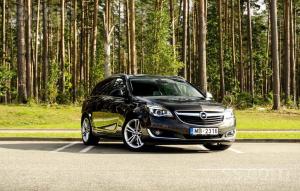 Grey Opel Insignia 2015 in Riga, with an engine capacity of 2.00 L and mileage of 209 thousand km for 5190 €, photo 2 on AUTOMOTO.COM.LV