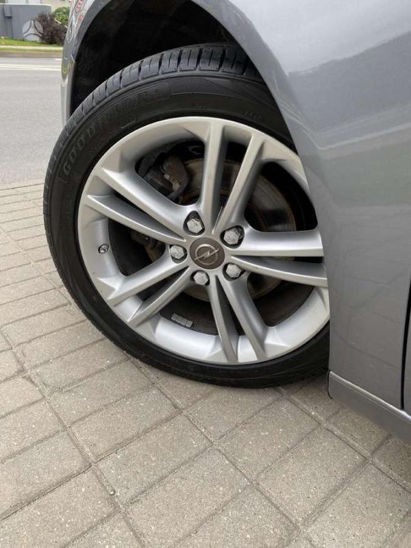 Grey Opel Insignia 2015 in Marijampole, with an engine capacity of 1.96 L and mileage of 228 thousand km for 6950 €, photo 11 on AUTOMOTO.COM.LV
