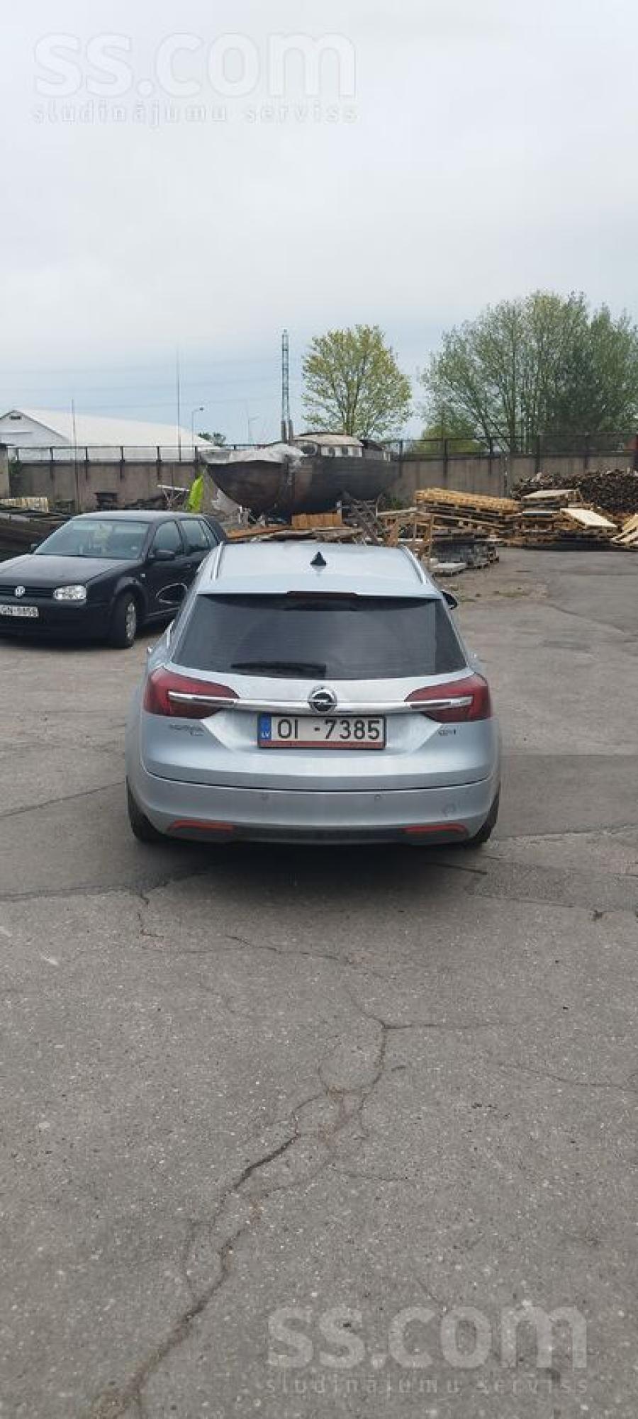 Grey Opel Insignia 2015 in Riga, with an engine capacity of 1.60 L and mileage of 200 thousand km for 5700 €, photo 4 on AUTOMOTO.COM.LV