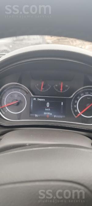 Grey Opel Insignia 2015 in Riga, with an engine capacity of 1.60 L and mileage of 200 thousand km for 5700 €, photo 5 on AUTOMOTO.COM.LV