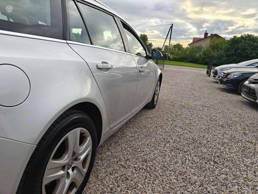 Grey Opel Insignia 2015 in Vilnius, with an engine capacity of 1.60 L and mileage of 309 thousand km for 3450 €, photo 7 on AUTOMOTO.COM.LV