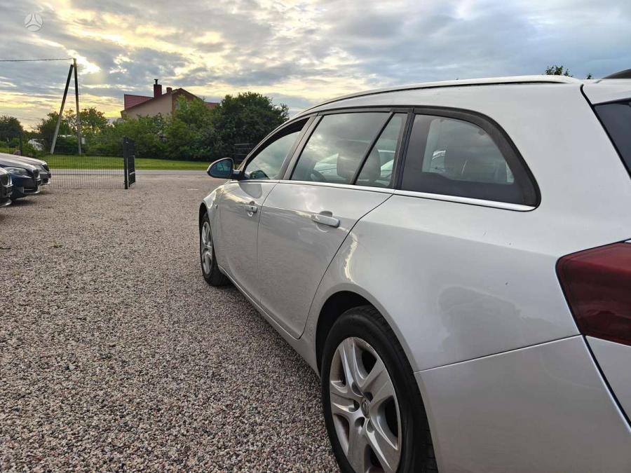 Grey Opel Insignia 2015 in Vilnius, with an engine capacity of 1.60 L and mileage of 309 thousand km for 3450 €, photo 8 on AUTOMOTO.COM.LV