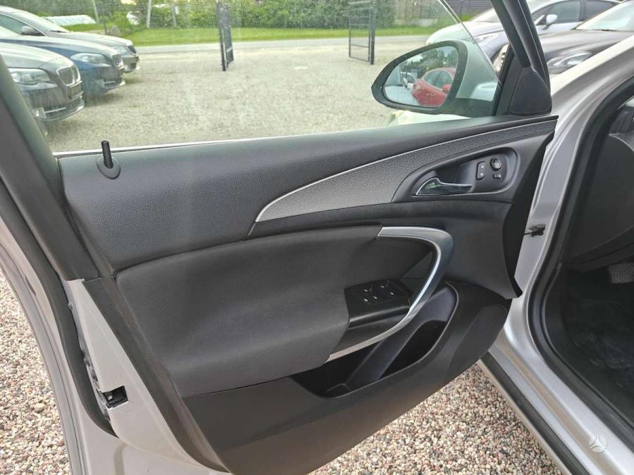Grey Opel Insignia 2015 in Vilnius, with an engine capacity of 1.60 L and mileage of 309 thousand km for 3450 €, photo 12 on AUTOMOTO.COM.LV