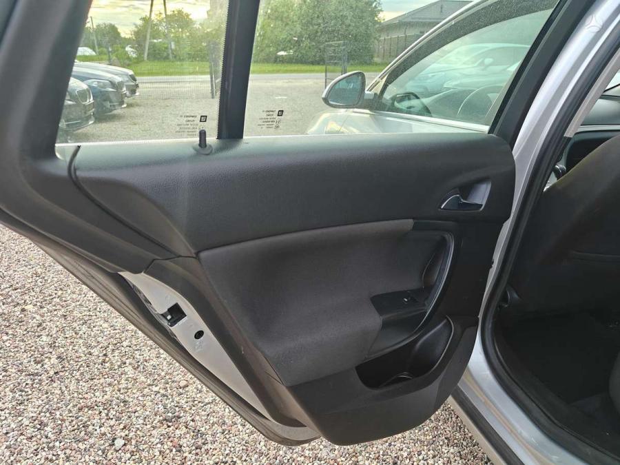 Grey Opel Insignia 2015 in Vilnius, with an engine capacity of 1.60 L and mileage of 309 thousand km for 3450 €, photo 16 on AUTOMOTO.COM.LV