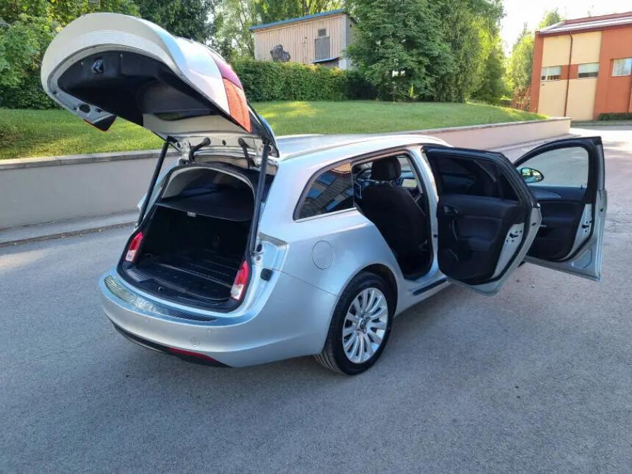 Pelēks Opel Insignia 2015 Jēkabpils, ar dzinēja tilpumu 2.00 L un nobraukumu 278 tūkst. km par 7200 €, foto 26 vietnē AUTOMOTO.COM.LV