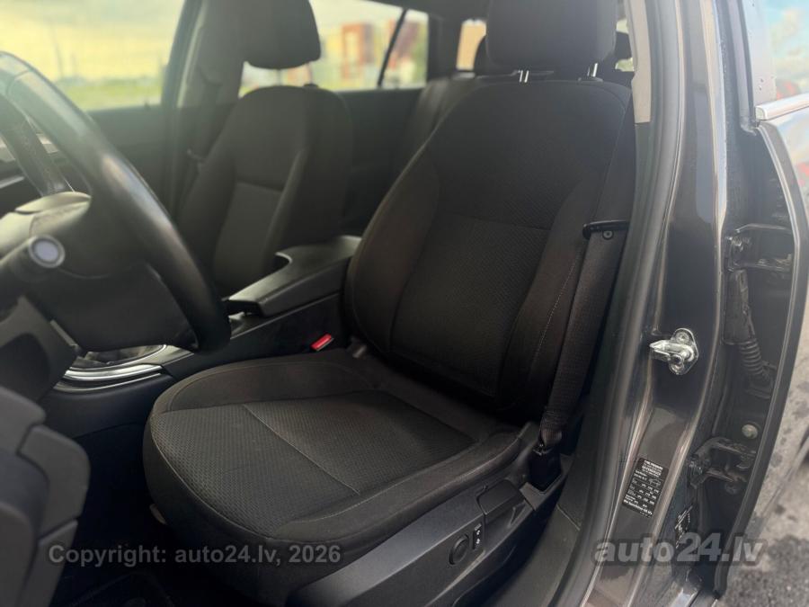 Grey Opel Insignia 2015 in Tallinn, with an engine capacity of 2.00 L and mileage of 316 thousand km for 4999 €, photo 9 on AUTOMOTO.COM.LV