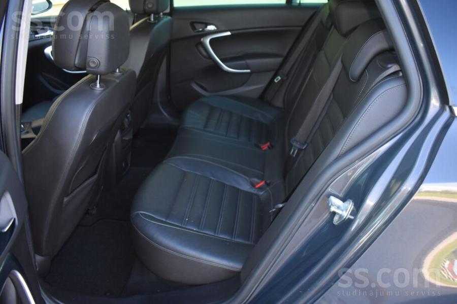 Grey Opel Insignia 2015 in Talsi, with an engine capacity of 2.00 L and mileage of 345 thousand km for 4900 €, photo 9 on AUTOMOTO.COM.LV