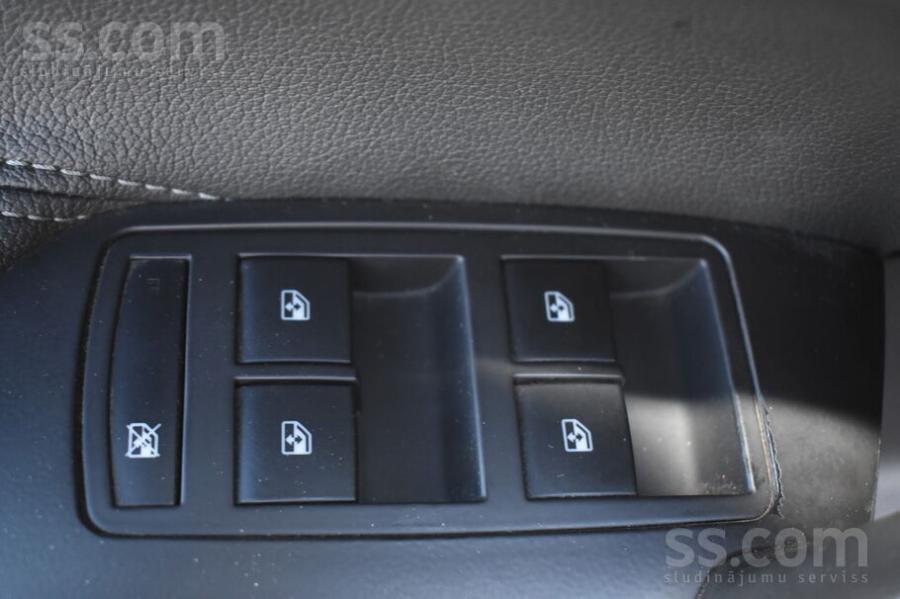 Grey Opel Insignia 2015 in Talsi, with an engine capacity of 2.00 L and mileage of 345 thousand km for 4900 €, photo 12 on AUTOMOTO.COM.LV