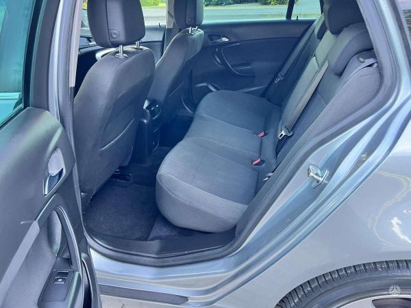 Grey Opel Insignia 2015 in Marijampole, with an engine capacity of 1.96 L and mileage of 304 thousand km for 4700 €, photo 7 on AUTOMOTO.COM.LV