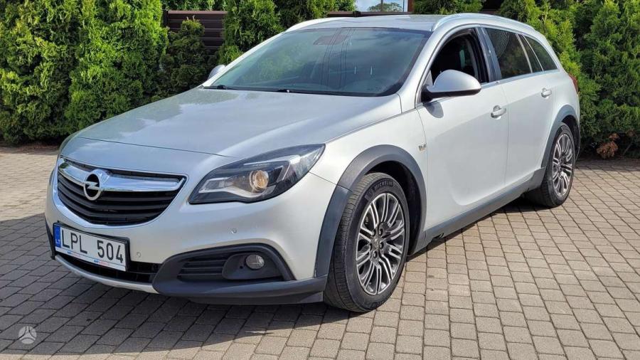 Grey Opel Insignia 2015 in Kretinga, with an engine capacity of 1.96 L and mileage of 296 thousand km for 3950 €, photo 1 on AUTOMOTO.COM.LV