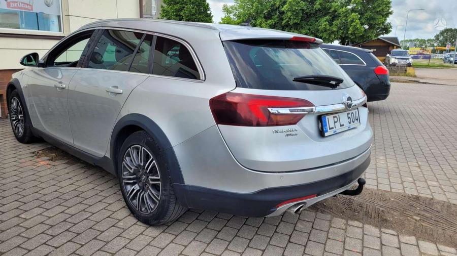 Grey Opel Insignia 2015 in Kretinga, with an engine capacity of 1.96 L and mileage of 296 thousand km for 3950 €, photo 5 on AUTOMOTO.COM.LV