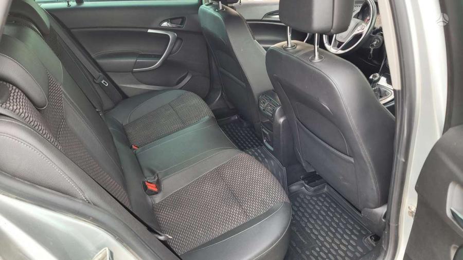 Grey Opel Insignia 2015 in Kretinga, with an engine capacity of 1.96 L and mileage of 296 thousand km for 3950 €, photo 9 on AUTOMOTO.COM.LV