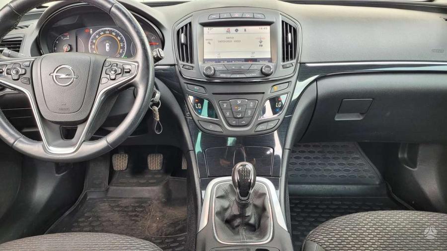 Grey Opel Insignia 2015 in Kretinga, with an engine capacity of 1.96 L and mileage of 296 thousand km for 3950 €, photo 10 on AUTOMOTO.COM.LV