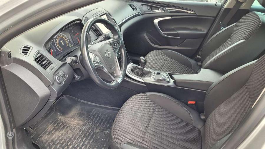 Grey Opel Insignia 2015 in Kretinga, with an engine capacity of 1.96 L and mileage of 296 thousand km for 3950 €, photo 14 on AUTOMOTO.COM.LV