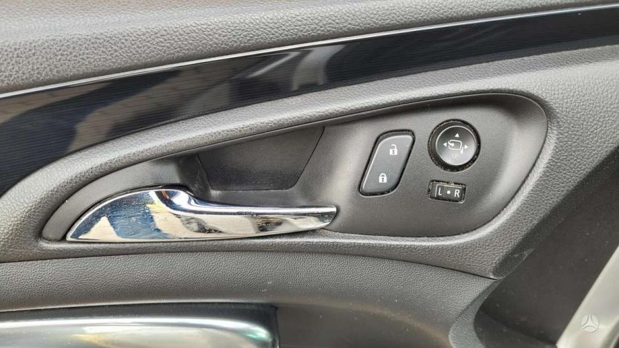 Grey Opel Insignia 2015 in Kretinga, with an engine capacity of 1.96 L and mileage of 296 thousand km for 3950 €, photo 22 on AUTOMOTO.COM.LV