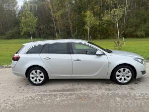 Grey Opel Insignia 2015 in Valmiera, with an engine capacity of 2.00 L and mileage of 179 thousand km for 6800 €, photo 4 on AUTOMOTO.COM.LV