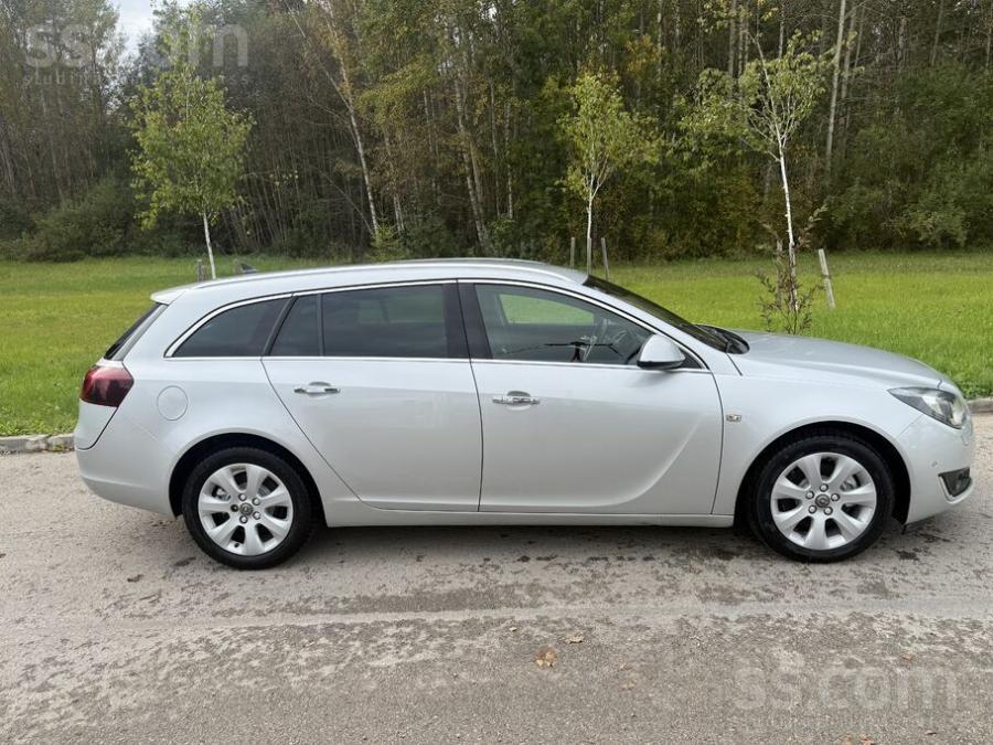 Grey Opel Insignia 2015 in Valmiera, with an engine capacity of 2.00 L and mileage of 179 thousand km for 6800 €, photo 4 on AUTOMOTO.COM.LV