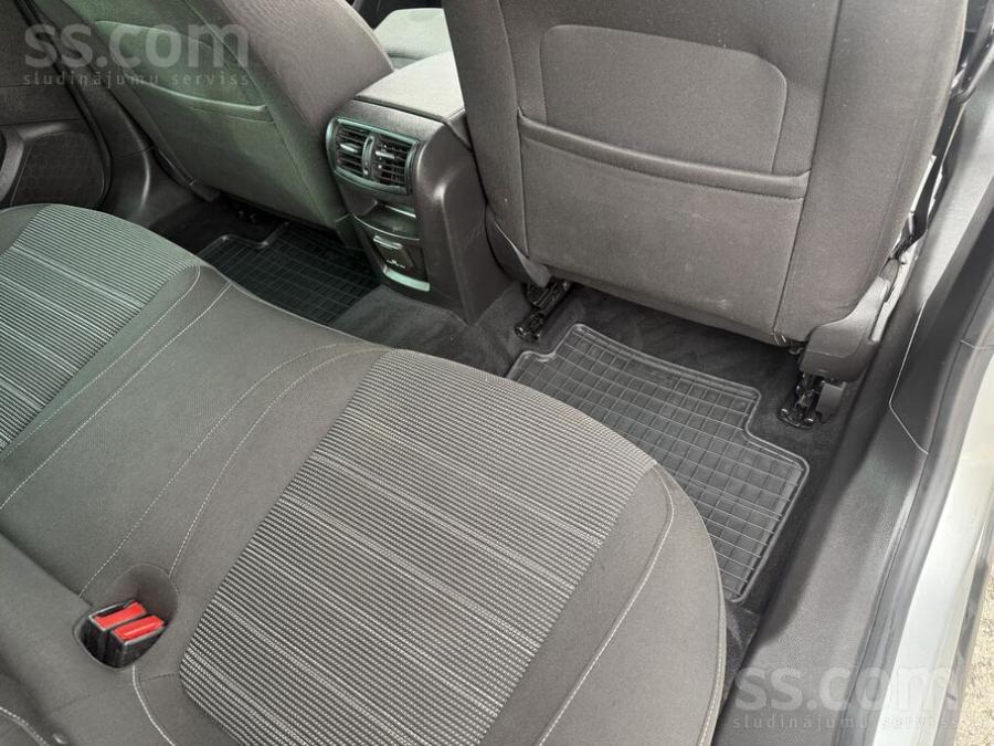 Grey Opel Insignia 2015 in Valmiera, with an engine capacity of 2.00 L and mileage of 179 thousand km for 6800 €, photo 9 on AUTOMOTO.COM.LV