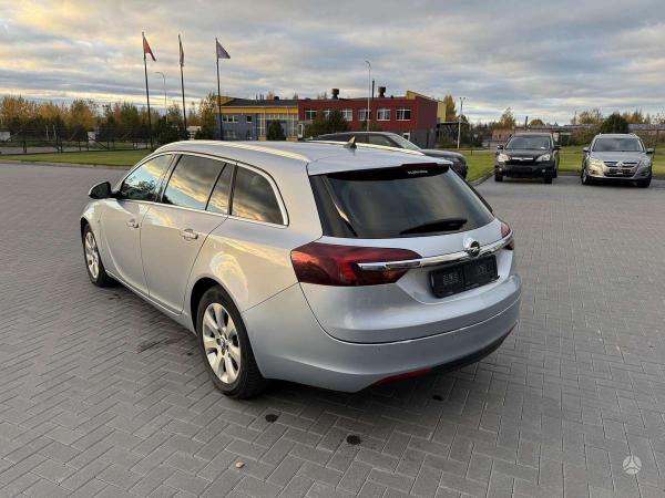 Opel Insignia 2015 in Telschi on AUTOMOTO.COM.LV Grey Opel Insignia 2015 in Telschi, with an engine capacity of 1.96 L and mileage of 261 thousand km for 3300 €, photo 5 on AUTOMOTO.COM.LV