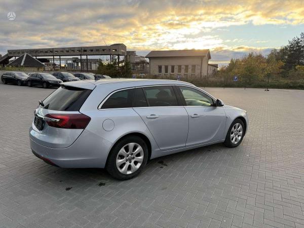 Opel Insignia 2015 in Telschi on AUTOMOTO.COM.LV Grey Opel Insignia 2015 in Telschi, with an engine capacity of 1.96 L and mileage of 261 thousand km for 3300 €, photo 8 on AUTOMOTO.COM.LV