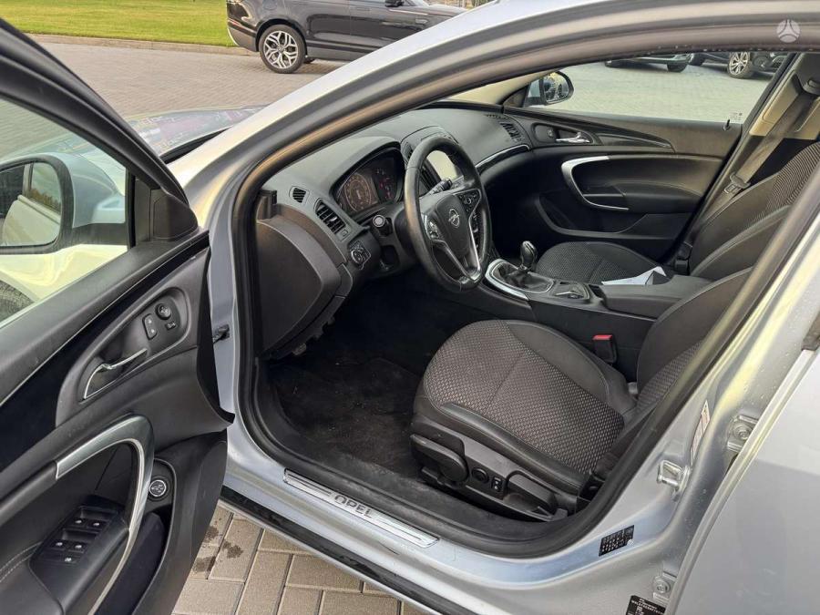 Grey Opel Insignia 2015 in Telschi, with an engine capacity of 1.96 L and mileage of 261 thousand km for 3300 €, photo 13 on AUTOMOTO.COM.LV