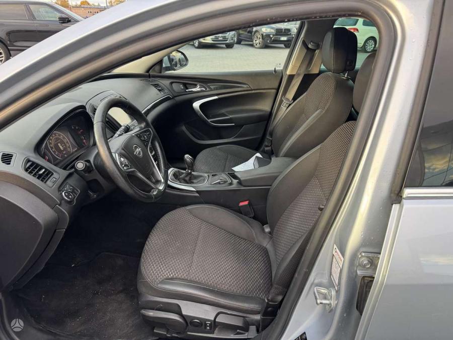 Grey Opel Insignia 2015 in Telschi, with an engine capacity of 1.96 L and mileage of 261 thousand km for 3300 €, photo 14 on AUTOMOTO.COM.LV