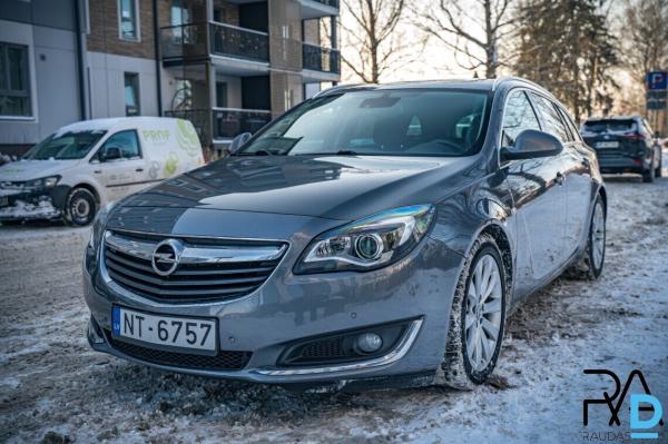 Grey Opel Insignia 2016 in Riga, with an engine capacity of 2.00 L and mileage of 294 thousand km for 3990 €, photo 1 on AUTOMOTO.COM.LV