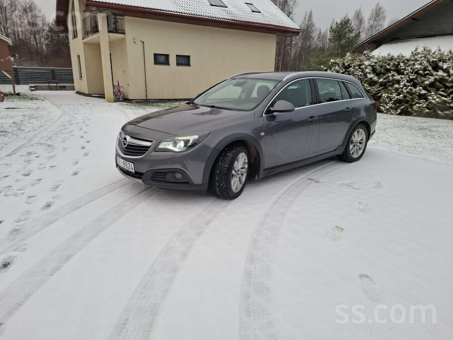 Grey Opel Insignia 2016 in Talsi, with an engine capacity of 2.00 L and mileage of 322 thousand km for 6350 €, photo 1 on AUTOMOTO.COM.LV