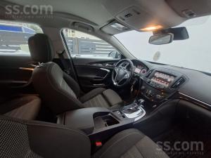 Grey Opel Insignia 2016 in Talsi, with an engine capacity of 2.00 L and mileage of 322 thousand km for 6350 €, photo 9 on AUTOMOTO.COM.LV