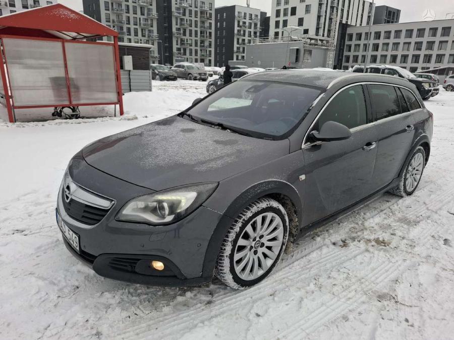 Grey Opel Insignia 2016 in Vilnius, with an engine capacity of 2.00 L and mileage of 325 thousand km for 4800 €, photo 1 on AUTOMOTO.COM.LV