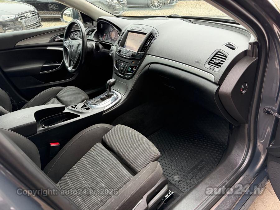 Grey Opel Insignia 2016 in Voru, with an engine capacity of 1.60 L and mileage of 179 thousand km for 6290 €, photo 8 on AUTOMOTO.COM.LV