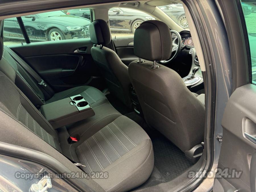 Grey Opel Insignia 2016 in Voru, with an engine capacity of 1.60 L and mileage of 179 thousand km for 6290 €, photo 9 on AUTOMOTO.COM.LV