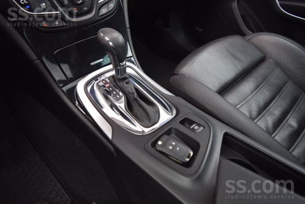 Pelēks Opel Insignia 2016 Rīga, ar dzinēja tilpumu 2.00 L un nobraukumu 241 tūkst. km par 6500 €, foto 5 vietnē AUTOMOTO.COM.LV