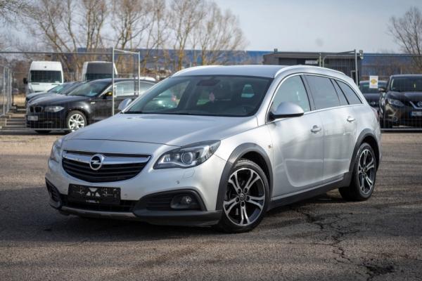 Grey Opel Insignia 2016 in Riga, with an engine capacity of 2.00 L and mileage of 238 thousand km for 7300 €, photo 1 on AUTOMOTO.COM.LV
