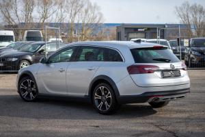 Grey Opel Insignia 2016 in Riga, with an engine capacity of 2.00 L and mileage of 238 thousand km for 7300 €, photo 3 on AUTOMOTO.COM.LV
