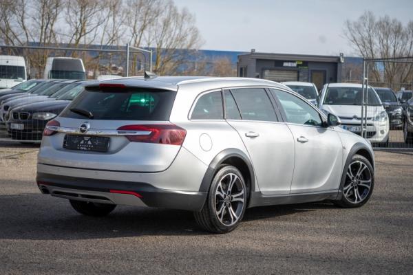 Grey Opel Insignia 2016 in Riga, with an engine capacity of 2.00 L and mileage of 238 thousand km for 7300 €, photo 4 on AUTOMOTO.COM.LV