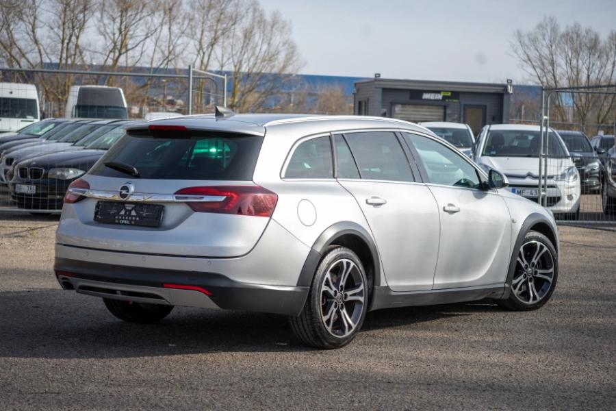Grey Opel Insignia 2016 in Riga, with an engine capacity of 2.00 L and mileage of 238 thousand km for 7300 €, photo 5 on AUTOMOTO.COM.LV