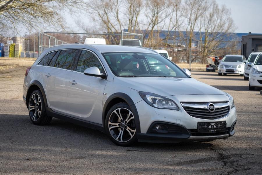 Grey Opel Insignia 2016 in Riga, with an engine capacity of 2.00 L and mileage of 238 thousand km for 7300 €, photo 6 on AUTOMOTO.COM.LV